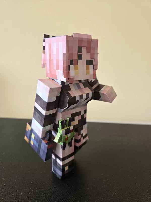 Papercraft: Nicole Drama