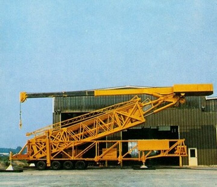 1.75:1 Scale Mack Truck & G.C.I self-erecting tower crane Minecraft Map