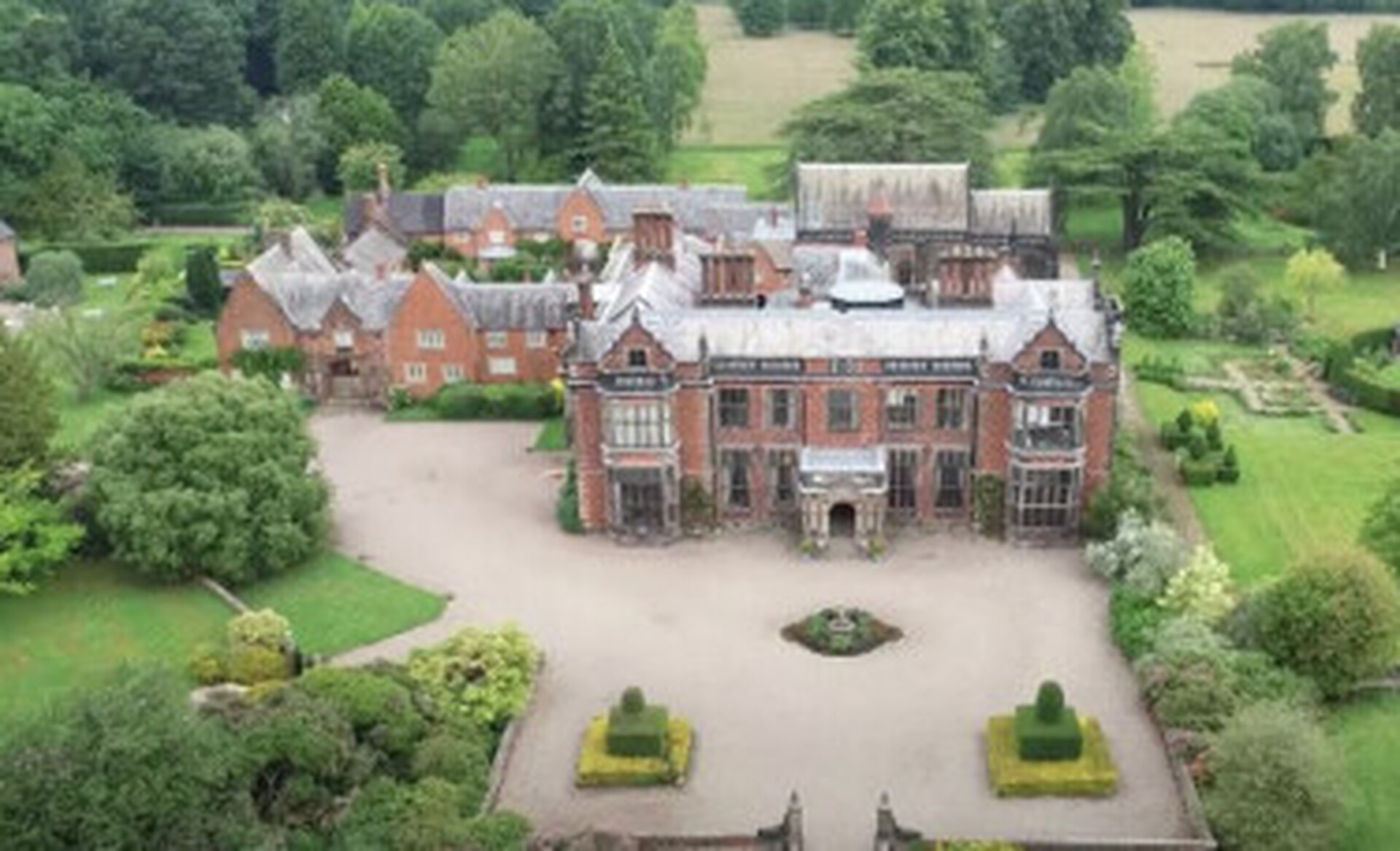 Traditional English Mansion (Based of Peaky Blinders) Minecraft Map