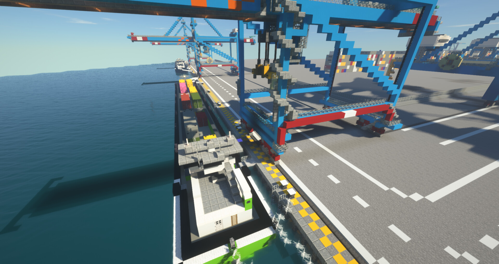 APM TERMINAL 2 ROTTAERDAM AND CONTAINER SHIP MAERSK TRIPLE-E Minecraft Map