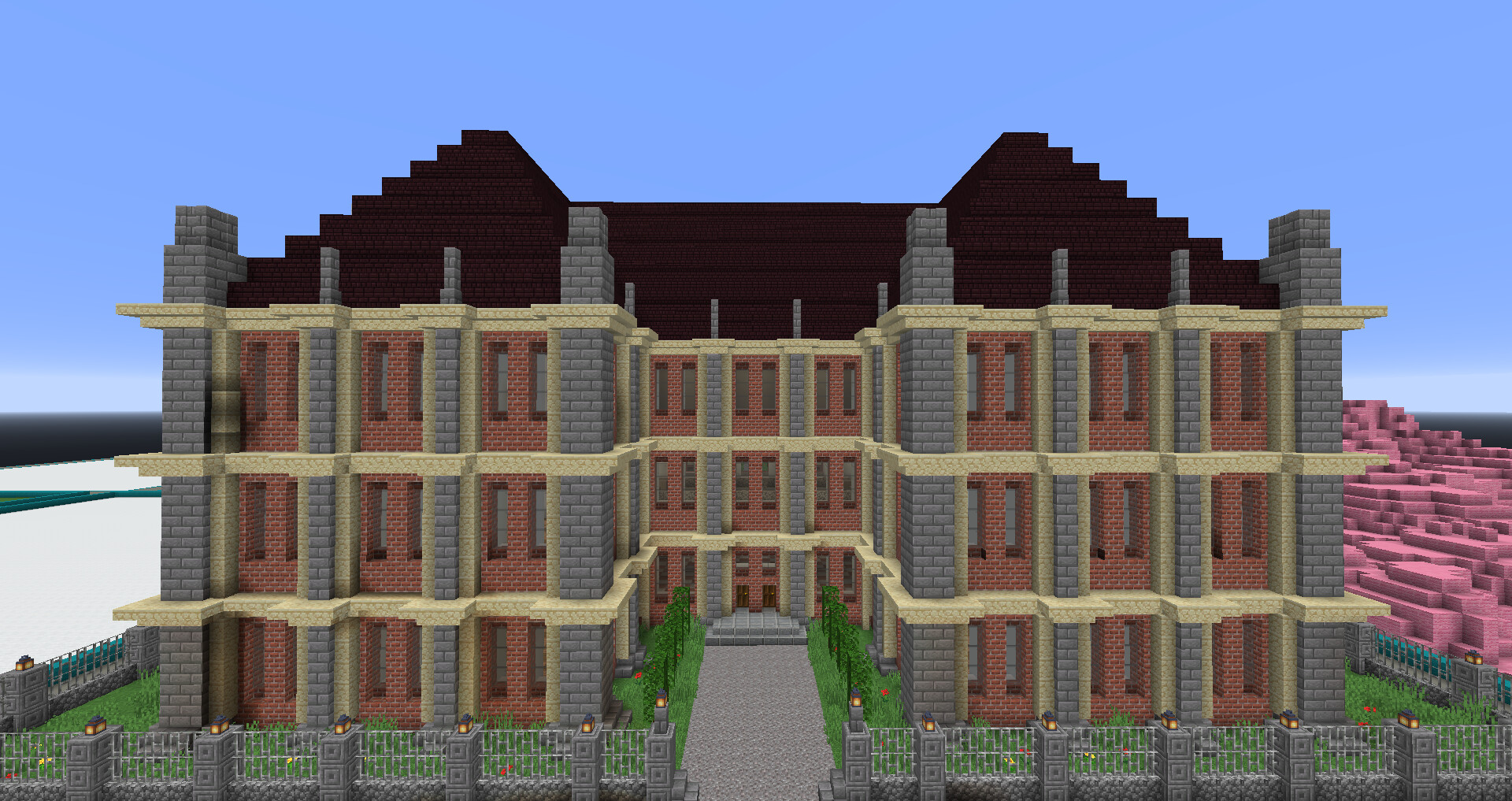 Small French chateau inspired by the Palace of Versailles Minecraft Map
