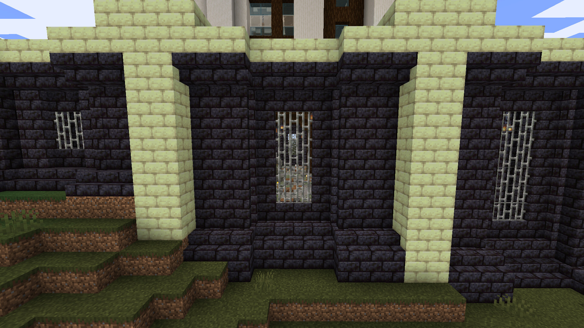 Courthouse with a Dungeon! Minecraft Map