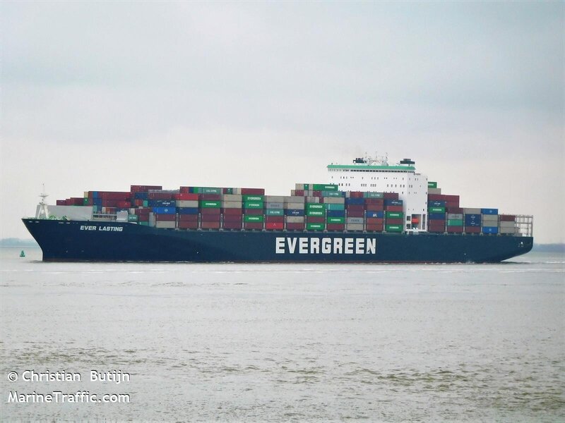 Ever Lasting (1:1 Scale Container Ship) Minecraft Map