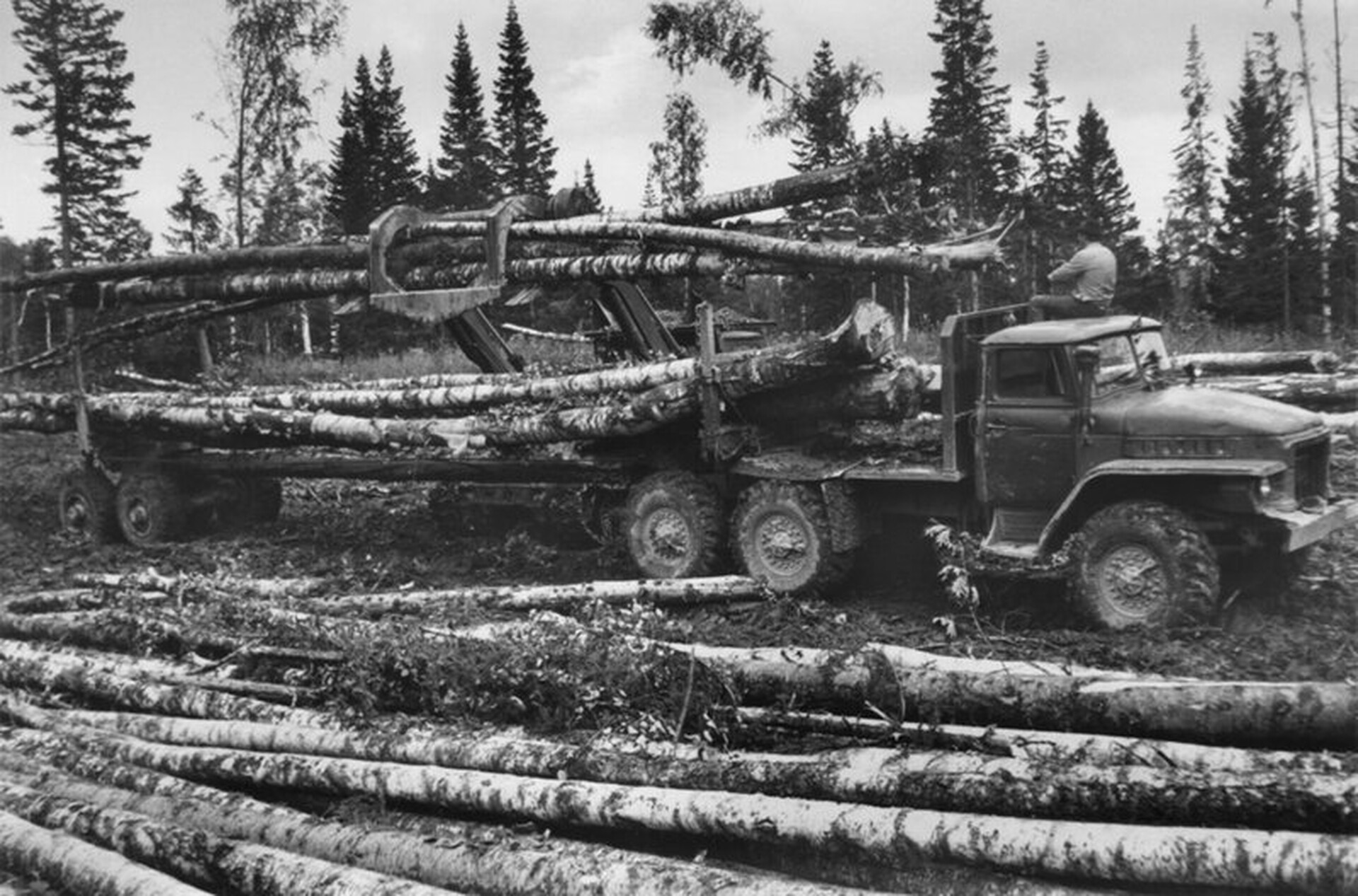 Ural 375 Logging Truck (Download) Minecraft Map