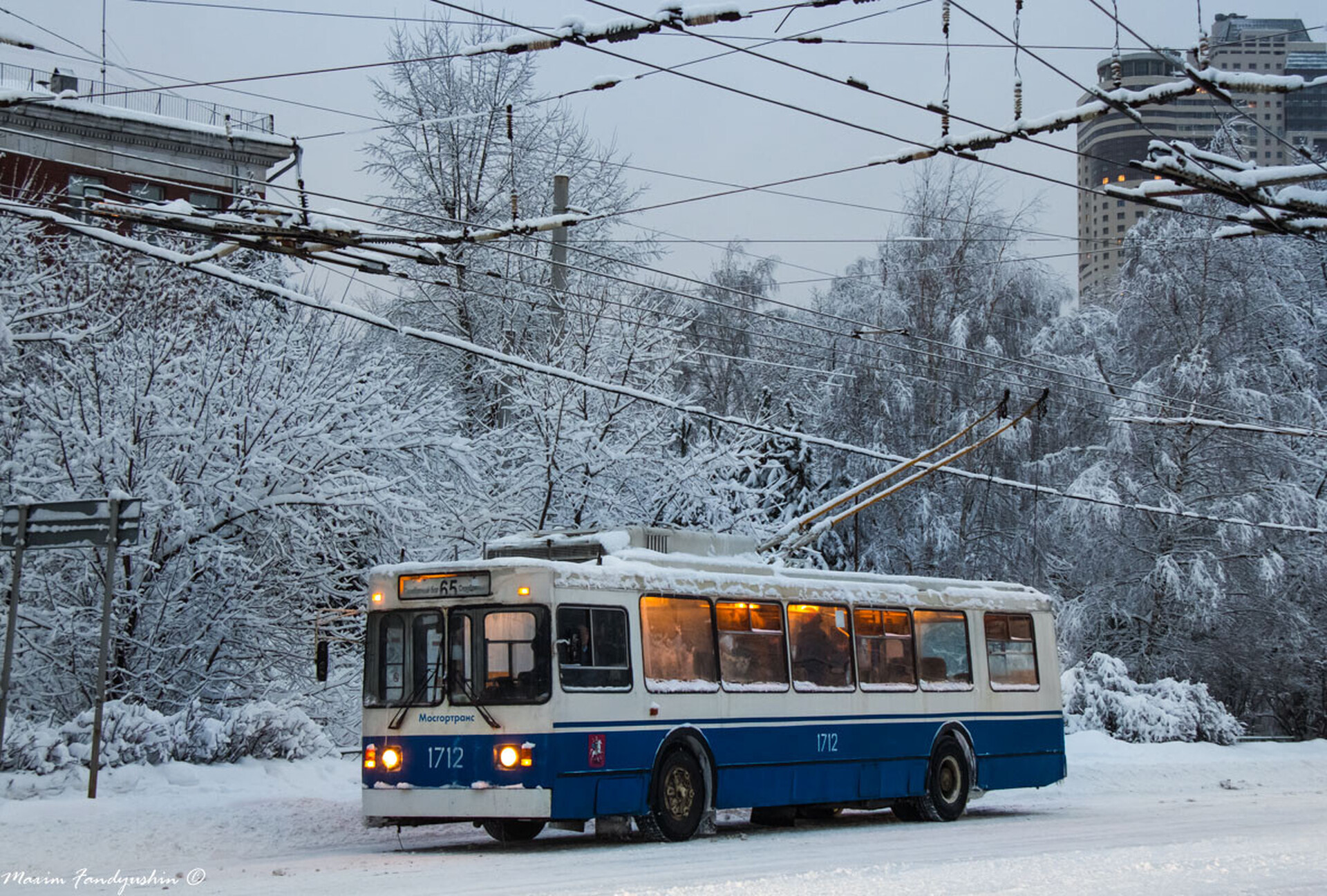Winter trolleybus Minecraft Map