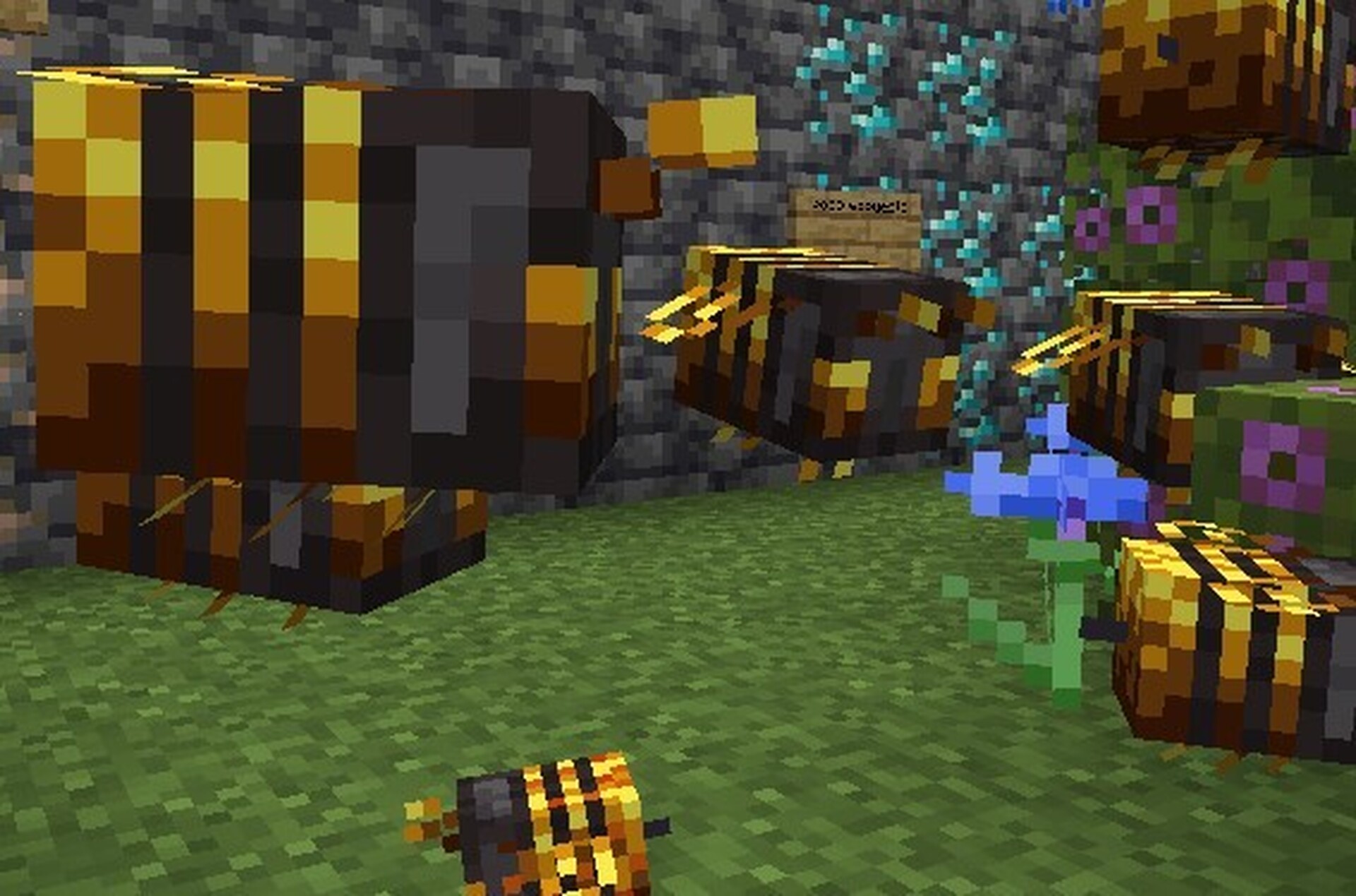 Netherite Bees Minecraft Texture Pack
