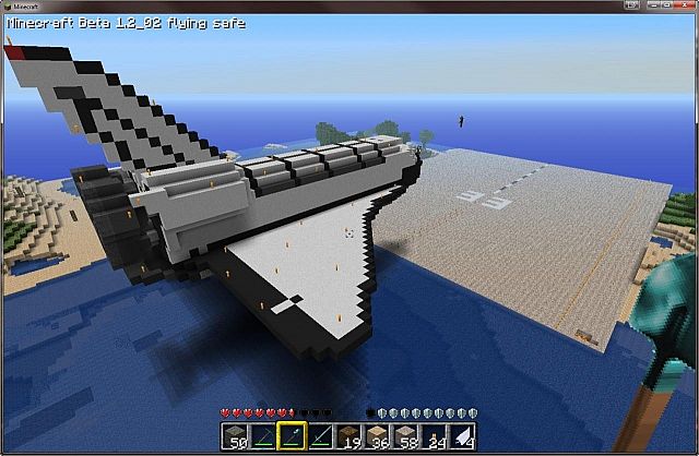 1:1 Scale Minecraft Space Shuttle on Final Approach to Runway 33 ...