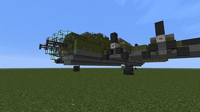 Boeing B-17 Flying Fortress - Heavy Bomber Aircraft 1:1 Minecraft Map