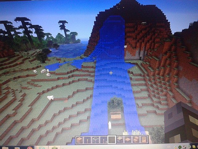 A house in the waterfall Minecraft Map