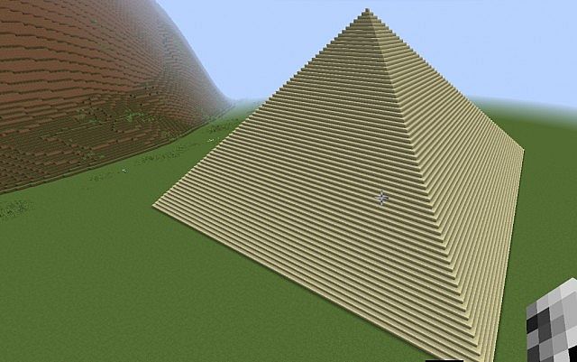 Huge piramide... Minecraft Map