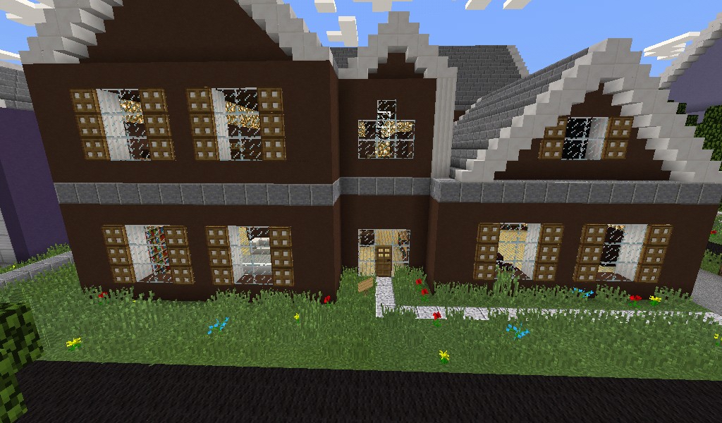 Traditional Home With Side 2-Car Garage Minecraft Map