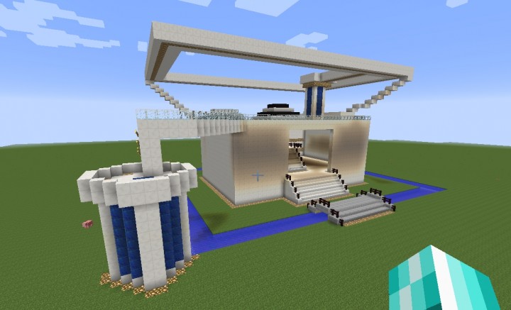 Castle with Walkway and Moat Minecraft Map