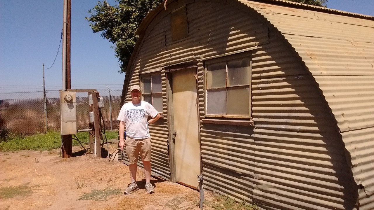 Quonset hut - with work shop interior - Military Minecraft Map