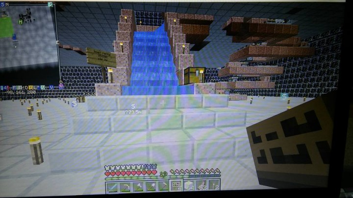 massive glass pyramid Minecraft Map