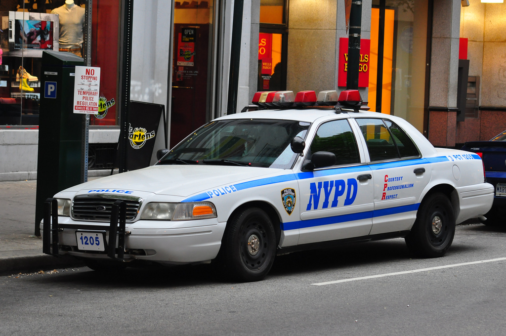NYPD Police Car (Ford Crown Victoria) Minecraft Map