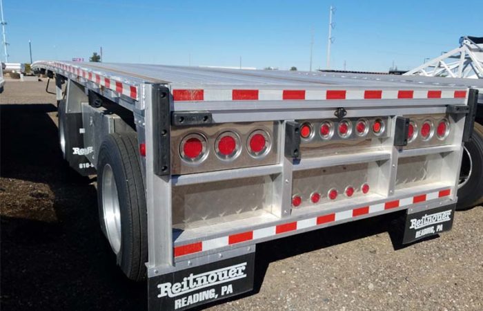 Kenworth T680 Sleeper Semi Truck & Flatbed Trailer Minecraft Map