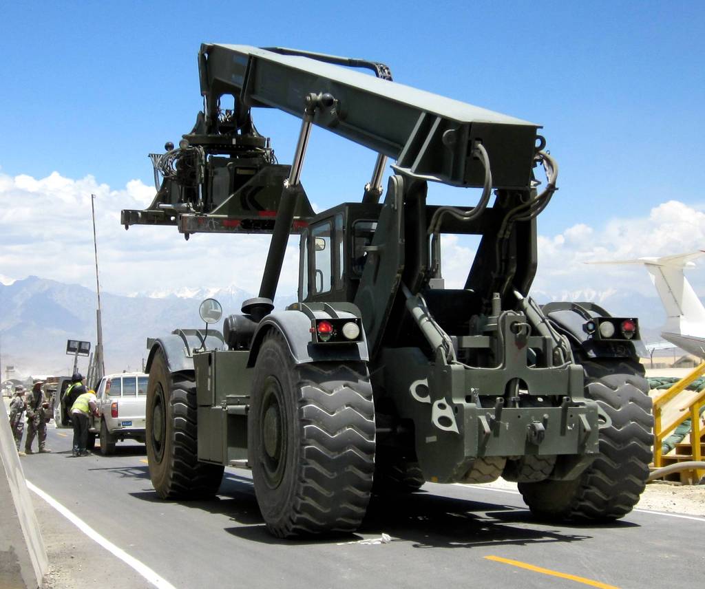 2:1 Scale, Kalmar RT240 Rough Terrain Container Handler Minecraft Map