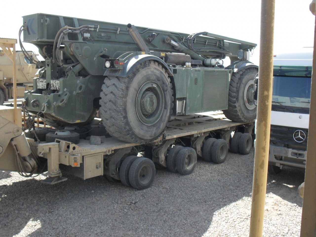 2:1 Scale, Oshkosh M1070F + King GTS 100 Trailer + Kalmar RT240 ...