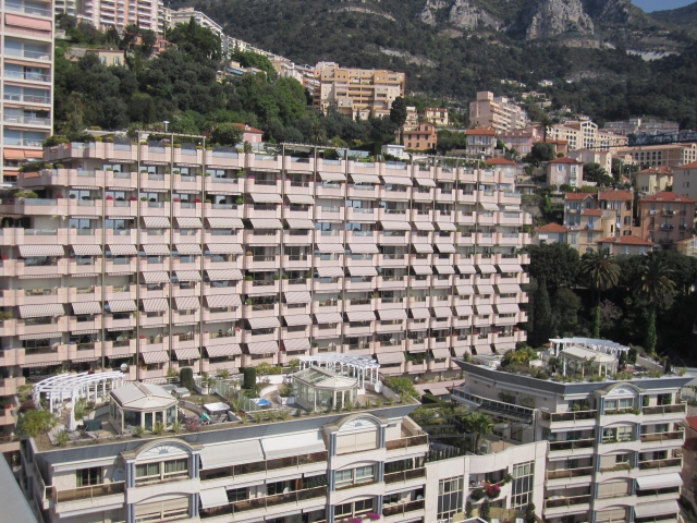 Luxury Apartment Building in Monaco Minecraft Map